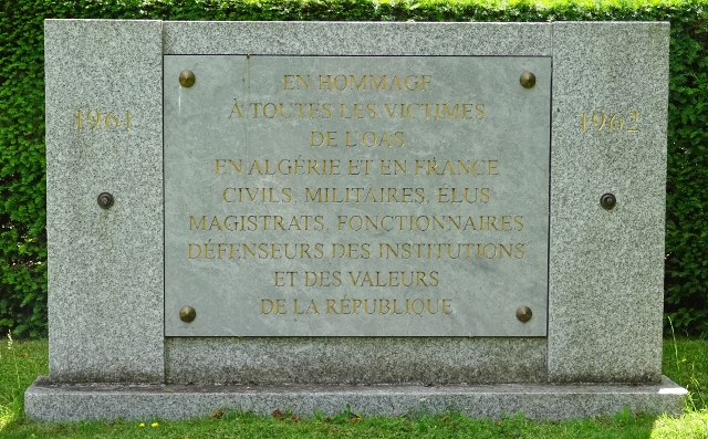Cimetière du Père Lachaise - APPL - Monument aux victimes de l'OAS ...